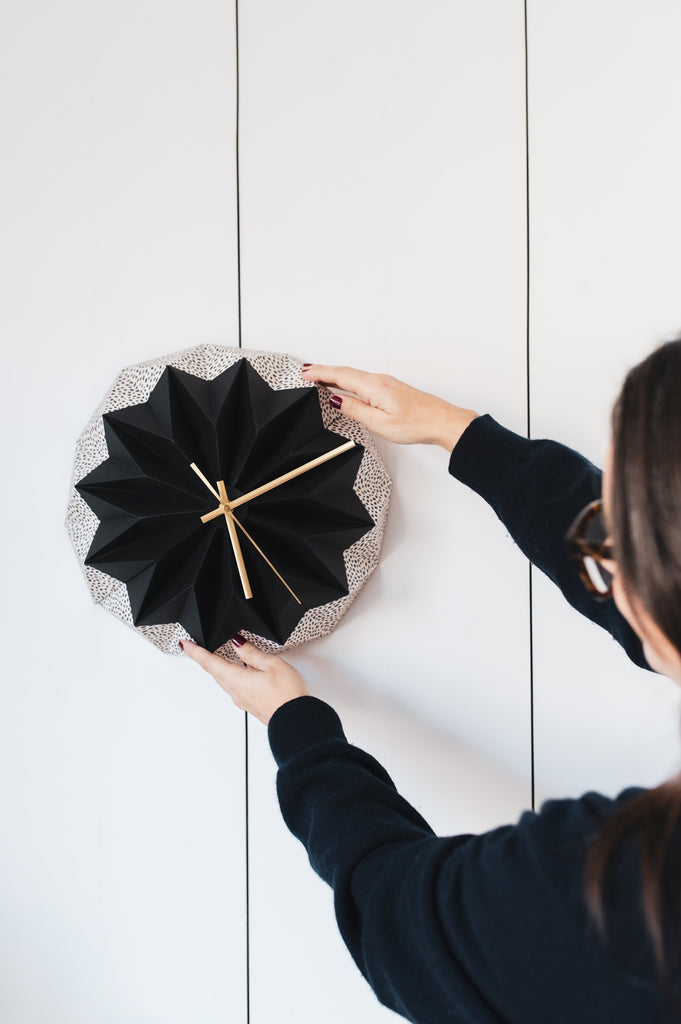 MONOCHROME ORIGAMI CLOCK – Origami Est